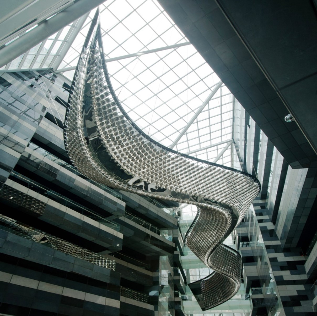 Araña Reflective Flow, Qatar | Cables de acero inoxidable Macalloy